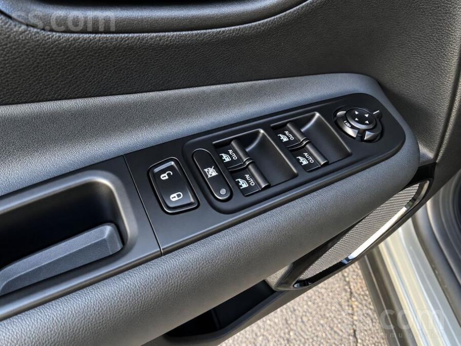 Grey Jeep Renegade 2022 in Riga, with an engine capacity of 1.30 L and mileage of 103 thousand km for 14900 €, photo 20 on AUTOMOTO.COM.LV