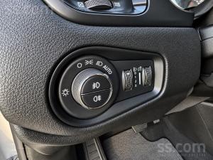 Grey Jeep Renegade 2022 in Riga, with an engine capacity of 1.30 L and mileage of 103 thousand km for 14900 €, photo 22 on AUTOMOTO.COM.LV