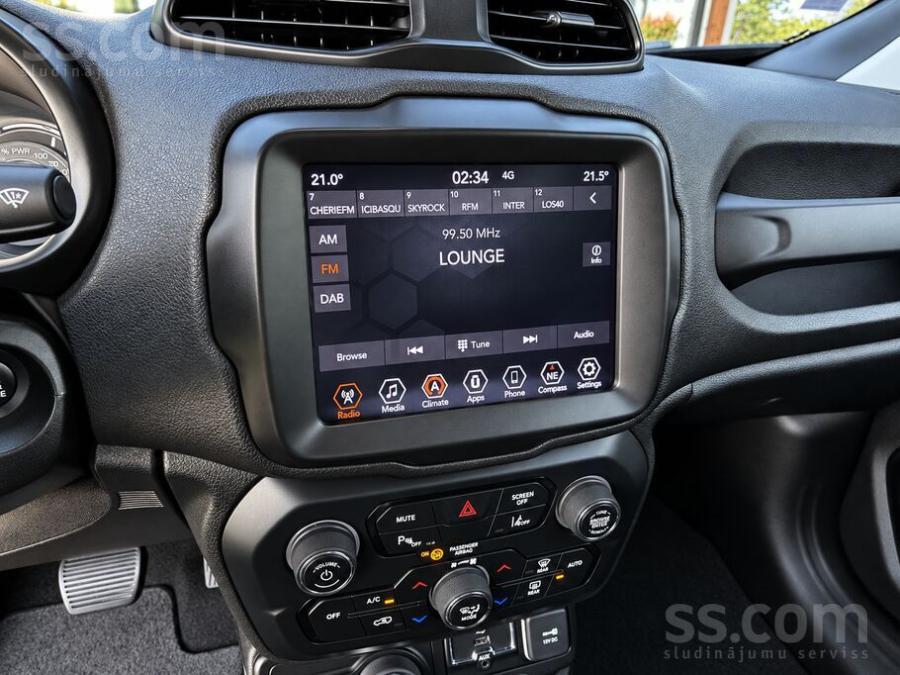 Grey Jeep Renegade 2022 in Riga, with an engine capacity of 1.30 L and mileage of 103 thousand km for 14900 €, photo 23 on AUTOMOTO.COM.LV