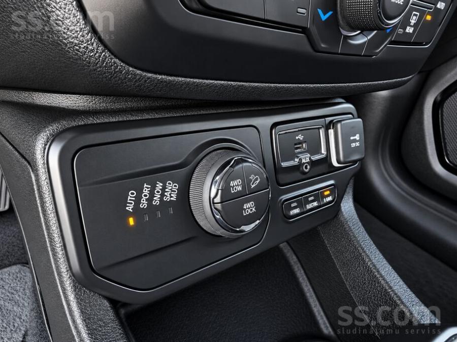 Grey Jeep Renegade 2022 in Riga, with an engine capacity of 1.30 L and mileage of 103 thousand km for 14900 €, photo 24 on AUTOMOTO.COM.LV