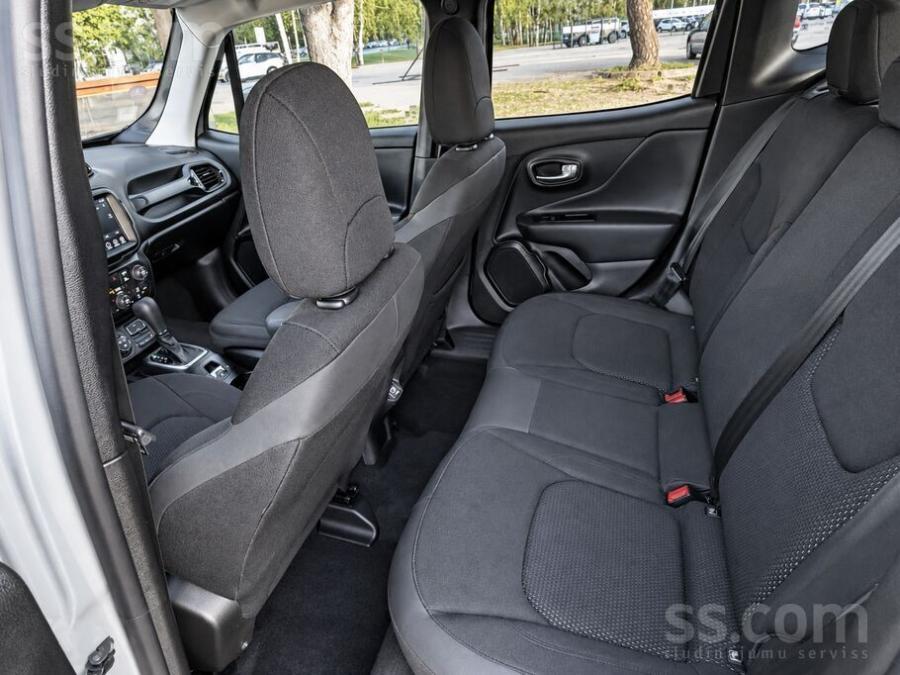 Grey Jeep Renegade 2022 in Riga, with an engine capacity of 1.30 L and mileage of 103 thousand km for 14900 €, photo 26 on AUTOMOTO.COM.LV