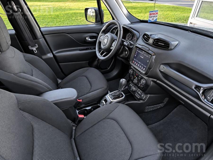 Grey Jeep Renegade 2022 in Riga, with an engine capacity of 1.30 L and mileage of 103 thousand km for 14900 €, photo 27 on AUTOMOTO.COM.LV