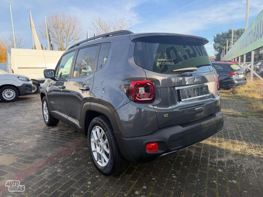 Grey Jeep Renegade 2023 in Kaunas, with an engine capacity of 1.50 L and mileage of 12 thousand km for 22398 €, photo 3 on AUTOMOTO.COM.LV
