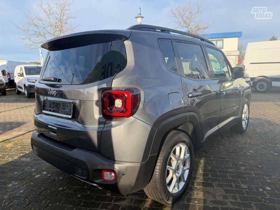 Grey Jeep Renegade 2023 in Kaunas, with an engine capacity of 1.50 L and mileage of 12 thousand km for 22398 €, photo 5 on AUTOMOTO.COM.LV