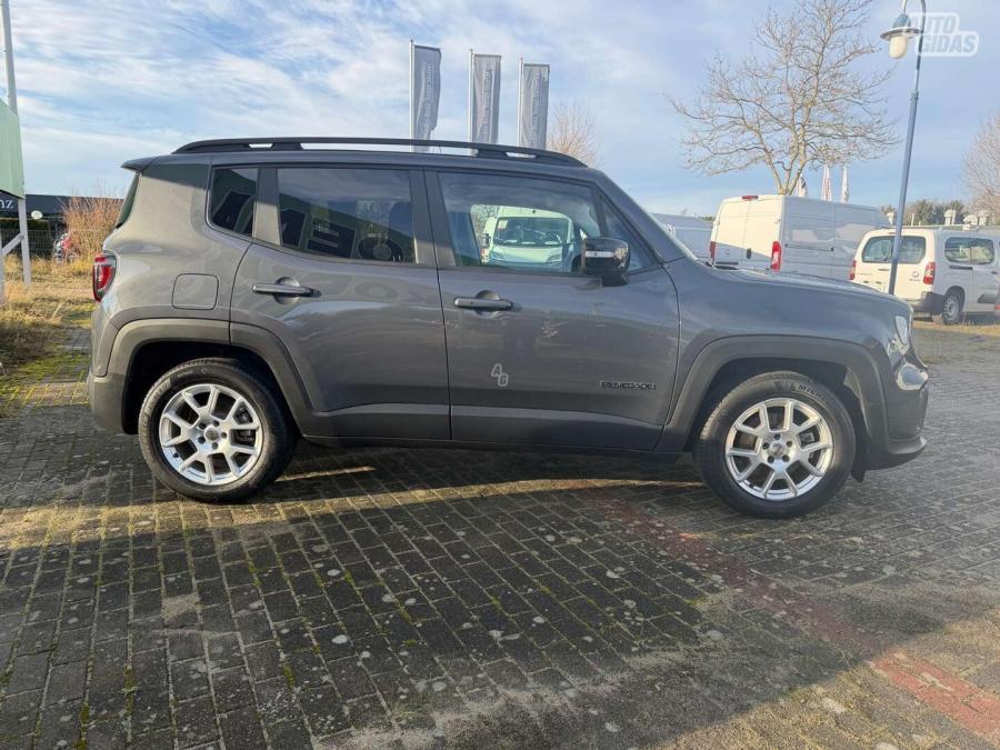 Grey Jeep Renegade 2023 in Kaunas, with an engine capacity of 1.50 L and mileage of 12 thousand km for 22398 €, photo 6 on AUTOMOTO.COM.LV
