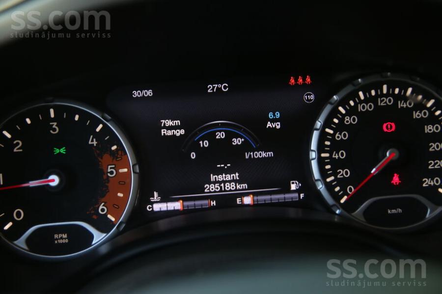 Oranžs Jeep Renegade 2014 Rīga, ar dzinēja tilpumu 2.00 L un nobraukumu 285 tūkst. km par 6790 €, foto 22 vietnē AUTOMOTO.COM.LV