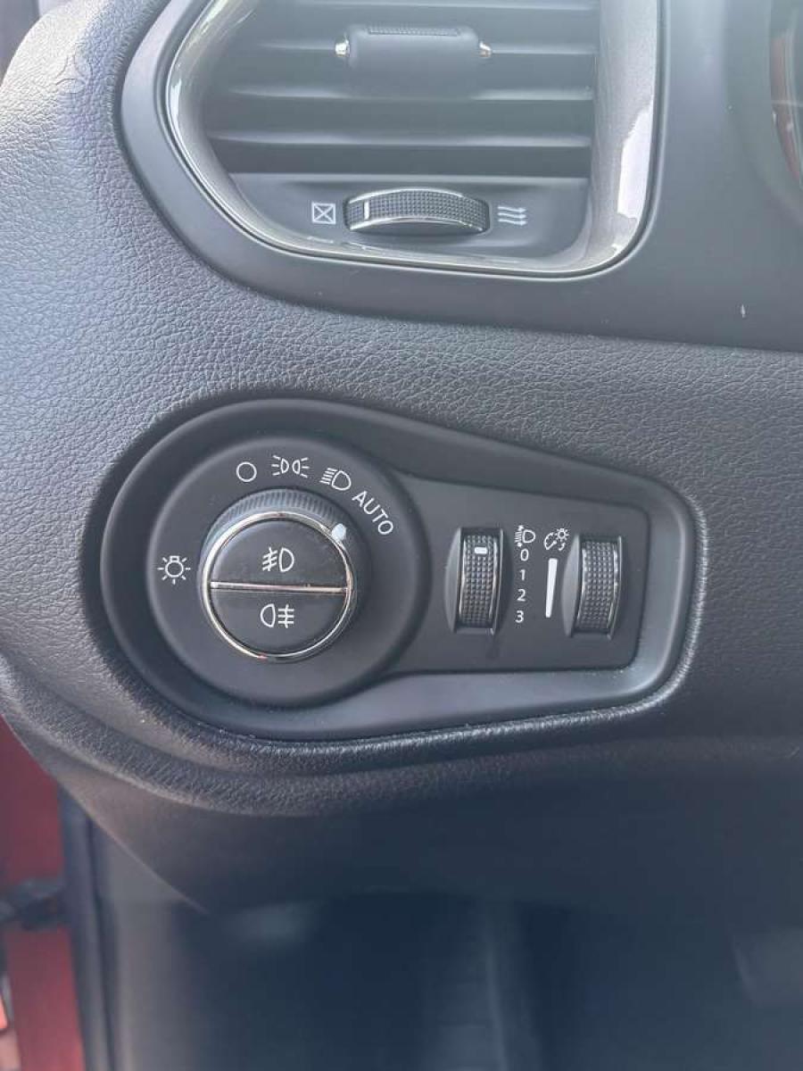 Orange Jeep Renegade 2019 in Kaunas, with an engine capacity of 1.60 L and mileage of 209 thousand km for 9250 €, photo 13 on AUTOMOTO.COM.LV