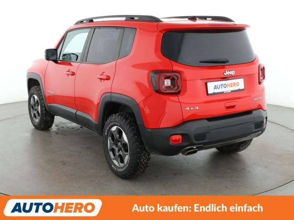 Red Jeep Renegade 2019 in Kaunas, with an engine capacity of 2.00 L and mileage of 79 thousand km for 21669 €, photo 4 on AUTOMOTO.COM.LV