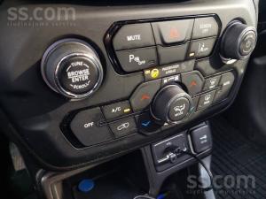 Red Jeep Renegade 2020 in Daugavpils, with an engine capacity of 1.30 L and mileage of 108 thousand km for 13000 €, photo 10 on AUTOMOTO.COM.LV