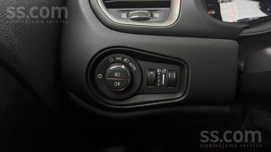 Sarkans Jeep Renegade 2023 Rīga, ar dzinēja tilpumu 1.50 L un nobraukumu 52 tūkst. km par 14990 €, foto 12 vietnē AUTOMOTO.COM.LV