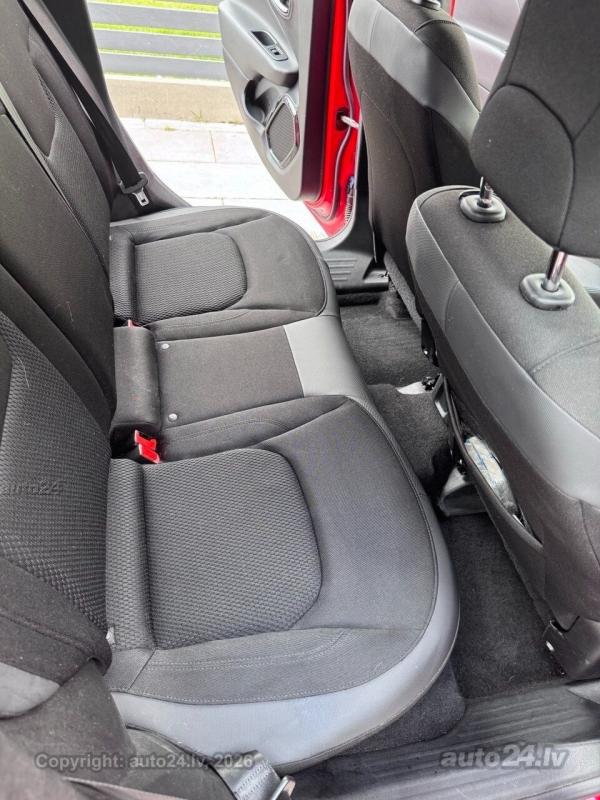 Red Jeep Renegade 2018 in Riga, with an engine capacity of 2.00 L and mileage of 121 thousand km for 13700 €, photo 10 on AUTOMOTO.COM.LV