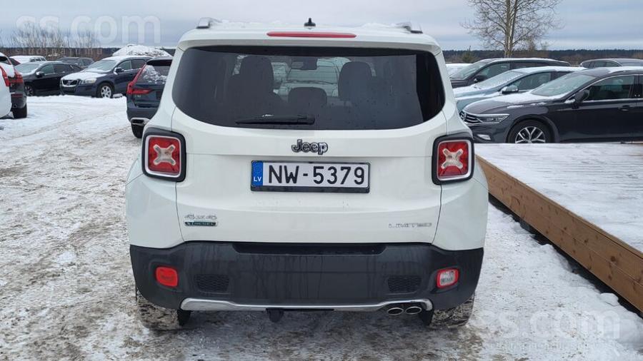 White Jeep Renegade 2015 in Riga, with an engine capacity of 2.00 L and mileage of 160 thousand km for 10600 €, photo 15 on AUTOMOTO.COM.LV