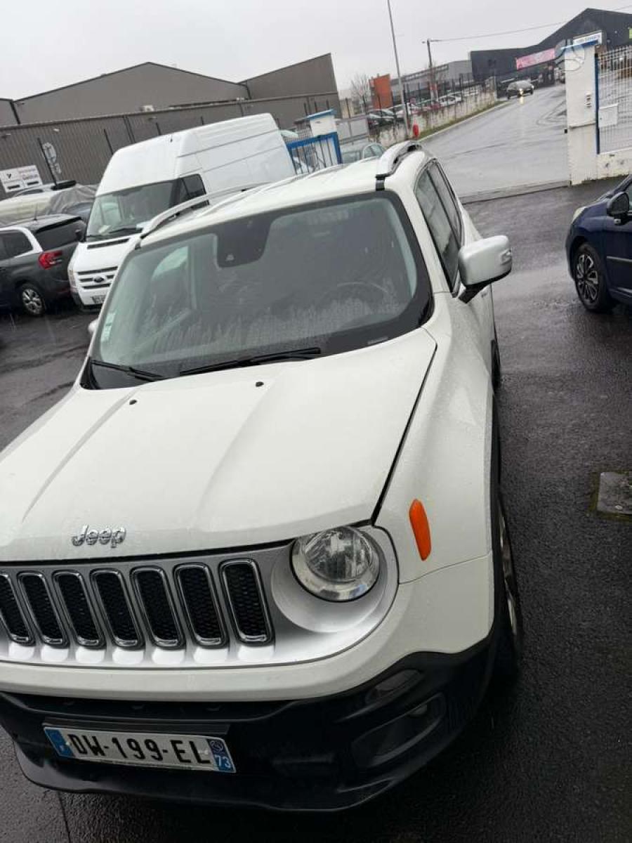 White Jeep Renegade 2015 in Taurage, with an engine capacity of 1.96 L and mileage of 208 thousand km for 8699 €, photo 1 on AUTOMOTO.COM.LV