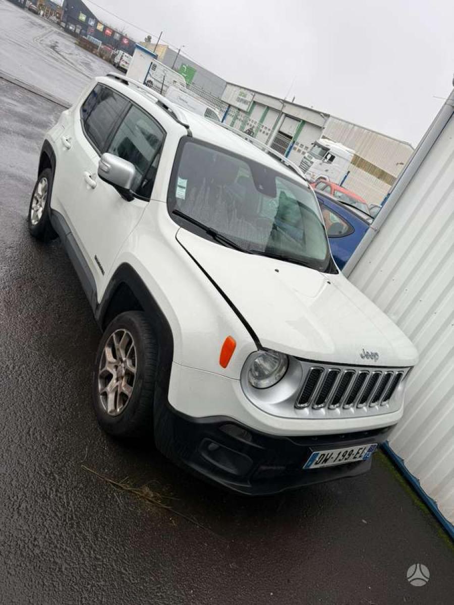 White Jeep Renegade 2015 in Taurage, with an engine capacity of 1.96 L and mileage of 208 thousand km for 8699 €, photo 3 on AUTOMOTO.COM.LV