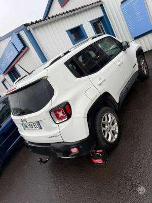 White Jeep Renegade 2015 in Taurage, with an engine capacity of 1.96 L and mileage of 208 thousand km for 8699 €, photo 5 on AUTOMOTO.COM.LV