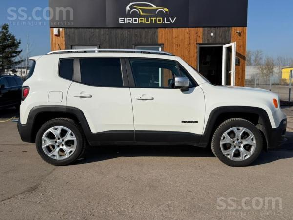 White Jeep Renegade 2015 in Riga, with an engine capacity of 2.00 L and mileage of 161 thousand km for 10490 €, photo 2 on AUTOMOTO.COM.LV