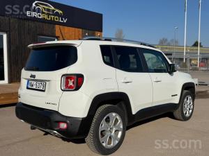 White Jeep Renegade 2015 in Riga, with an engine capacity of 2.00 L and mileage of 161 thousand km for 10490 €, photo 3 on AUTOMOTO.COM.LV
