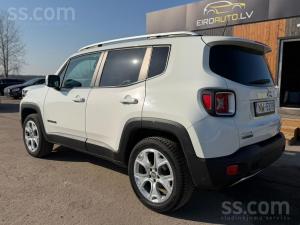 White Jeep Renegade 2015 in Riga, with an engine capacity of 2.00 L and mileage of 161 thousand km for 10490 €, photo 7 on AUTOMOTO.COM.LV