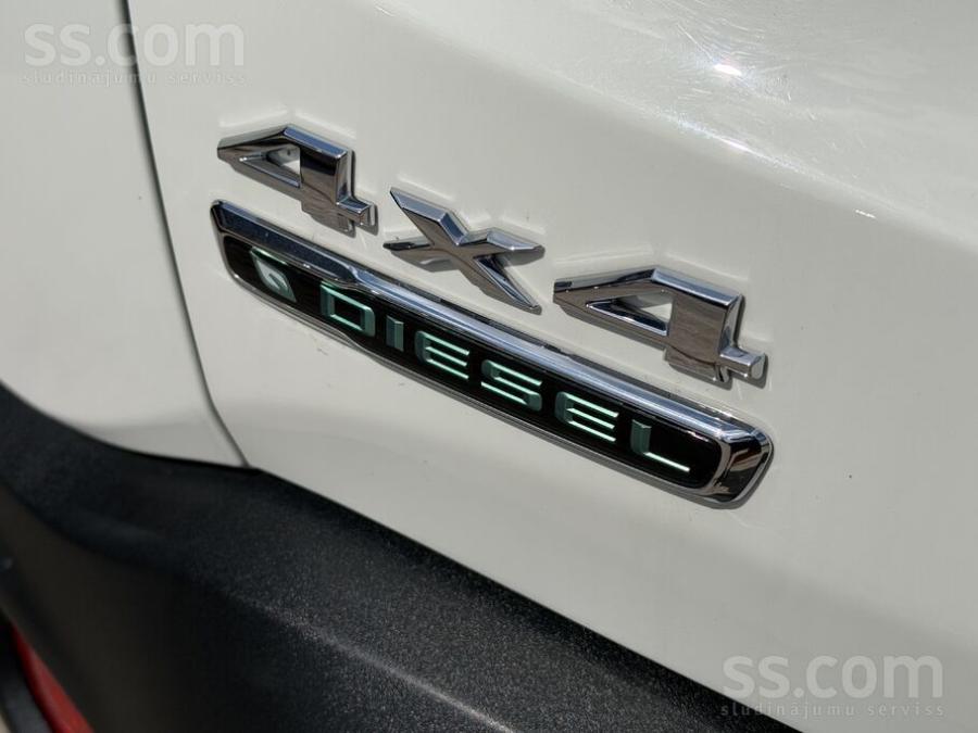 Balts Jeep Renegade 2015 Rīga, ar dzinēja tilpumu 2.00 L un nobraukumu 161 tūkst. km par 10300 €, foto 7 vietnē AUTOMOTO.COM.LV
