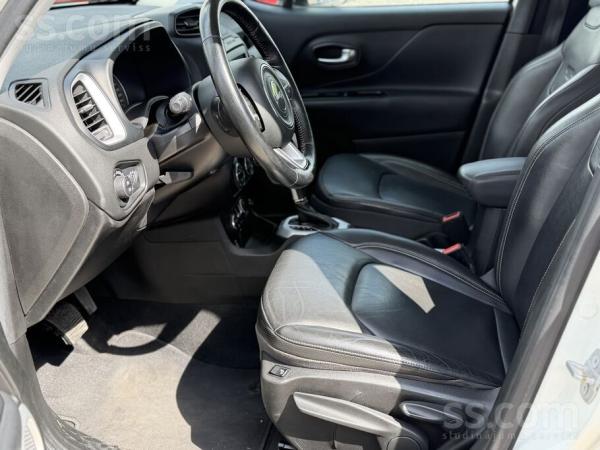 White Jeep Renegade 2015 in Riga, with an engine capacity of 2.00 L and mileage of 161 thousand km for 10300 €, photo 9 on AUTOMOTO.COM.LV