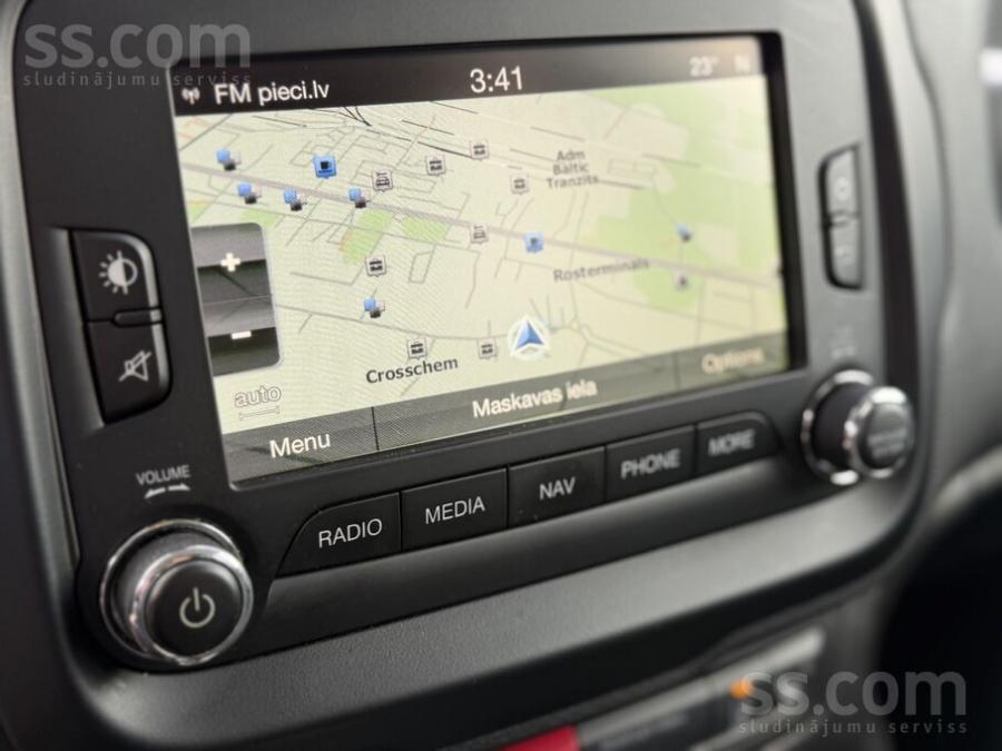 Balts Jeep Renegade 2015 Rīga, ar dzinēja tilpumu 2.00 L un nobraukumu 161 tūkst. km par 10300 €, foto 11 vietnē AUTOMOTO.COM.LV