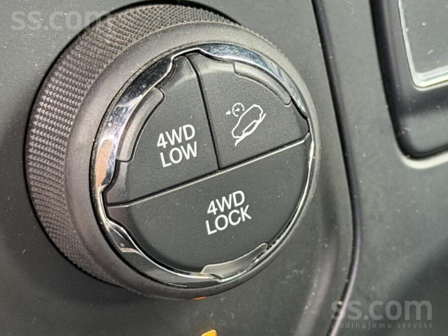 Balts Jeep Renegade 2015 Rīga, ar dzinēja tilpumu 2.00 L un nobraukumu 161 tūkst. km par 10300 €, foto 13 vietnē AUTOMOTO.COM.LV