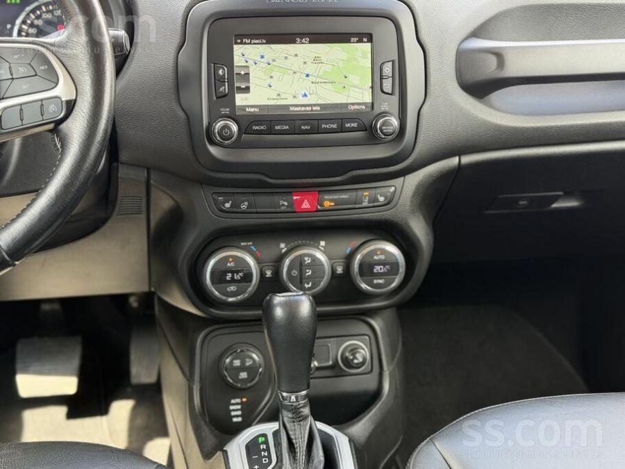 Balts Jeep Renegade 2015 Rīga, ar dzinēja tilpumu 2.00 L un nobraukumu 161 tūkst. km par 10300 €, foto 15 vietnē AUTOMOTO.COM.LV