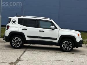 White Jeep Renegade 2015 in Riga, with an engine capacity of 2.00 L and mileage of 167 thousand km for 9499 €, photo 8 on AUTOMOTO.COM.LV