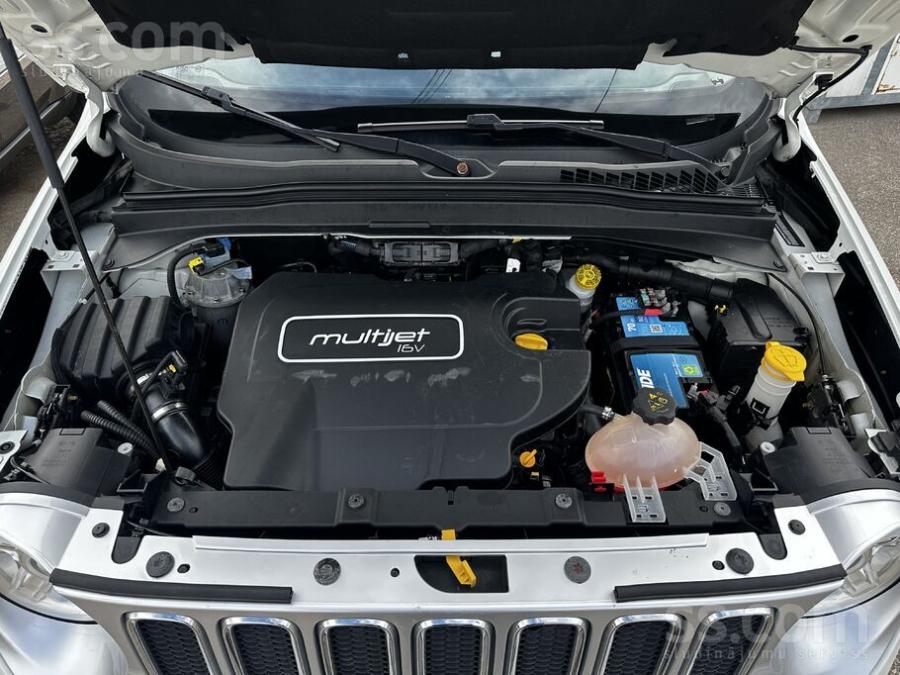 White Jeep Renegade 2015 in Riga, with an engine capacity of 2.00 L and mileage of 167 thousand km for 9499 €, photo 13 on AUTOMOTO.COM.LV