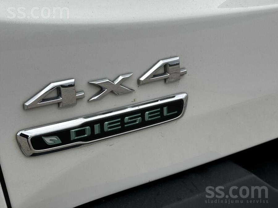 White Jeep Renegade 2015 in Riga, with an engine capacity of 2.00 L and mileage of 167 thousand km for 9499 €, photo 17 on AUTOMOTO.COM.LV