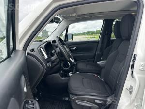 White Jeep Renegade 2015 in Riga, with an engine capacity of 2.00 L and mileage of 167 thousand km for 9499 €, photo 19 on AUTOMOTO.COM.LV