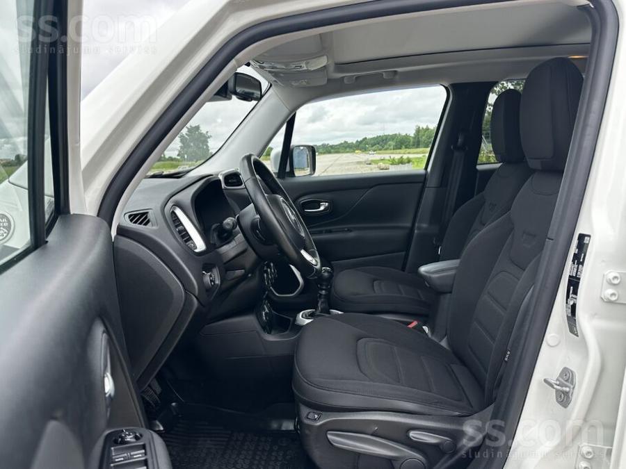 White Jeep Renegade 2015 in Riga, with an engine capacity of 2.00 L and mileage of 167 thousand km for 9499 €, photo 19 on AUTOMOTO.COM.LV