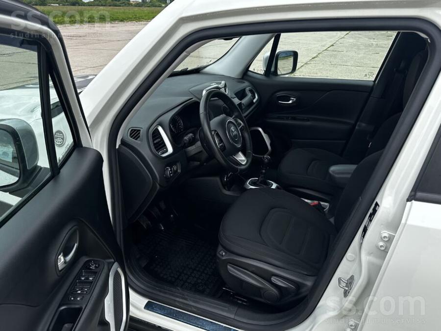 White Jeep Renegade 2015 in Riga, with an engine capacity of 2.00 L and mileage of 167 thousand km for 9499 €, photo 20 on AUTOMOTO.COM.LV