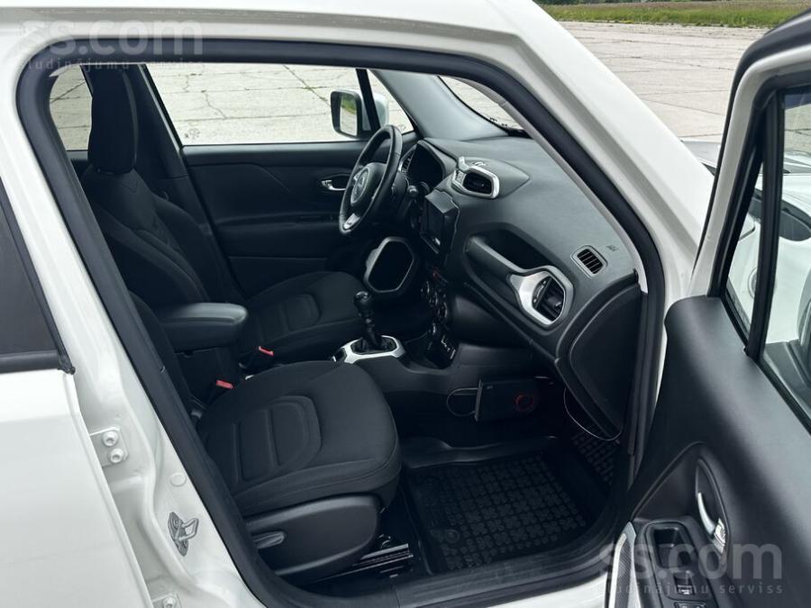 White Jeep Renegade 2015 in Riga, with an engine capacity of 2.00 L and mileage of 167 thousand km for 9499 €, photo 23 on AUTOMOTO.COM.LV
