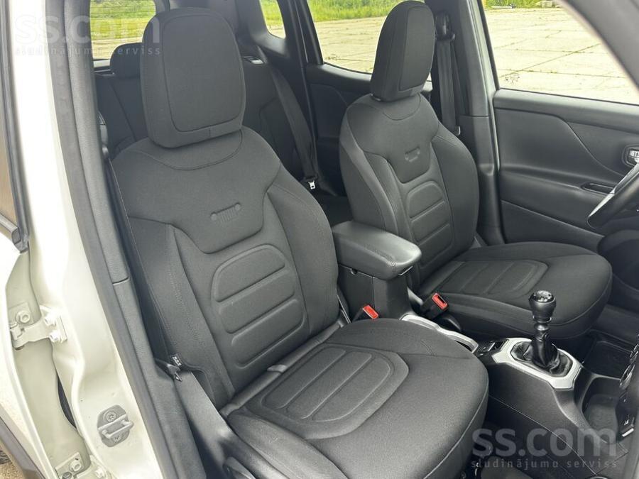 White Jeep Renegade 2015 in Riga, with an engine capacity of 2.00 L and mileage of 167 thousand km for 9499 €, photo 24 on AUTOMOTO.COM.LV