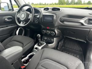 White Jeep Renegade 2015 in Riga, with an engine capacity of 2.00 L and mileage of 167 thousand km for 9499 €, photo 28 on AUTOMOTO.COM.LV