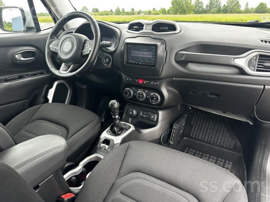 White Jeep Renegade 2015 in Riga, with an engine capacity of 2.00 L and mileage of 167 thousand km for 9499 €, photo 28 on AUTOMOTO.COM.LV