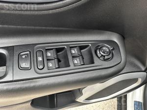 White Jeep Renegade 2015 in Riga, with an engine capacity of 2.00 L and mileage of 167 thousand km for 9499 €, photo 29 on AUTOMOTO.COM.LV