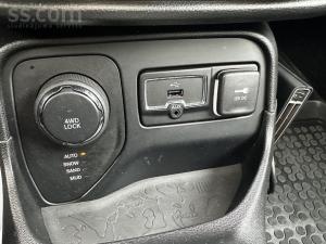 White Jeep Renegade 2015 in Riga, with an engine capacity of 2.00 L and mileage of 167 thousand km for 9499 €, photo 31 on AUTOMOTO.COM.LV