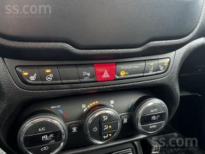White Jeep Renegade 2015 in Riga, with an engine capacity of 2.00 L and mileage of 167 thousand km for 9499 €, photo 32 on AUTOMOTO.COM.LV