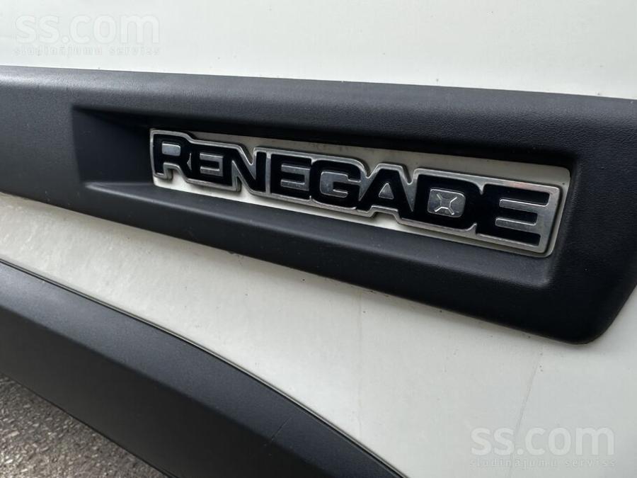 White Jeep Renegade 2015 in Riga, with an engine capacity of 2.00 L and mileage of 167 thousand km for 9499 €, photo 33 on AUTOMOTO.COM.LV