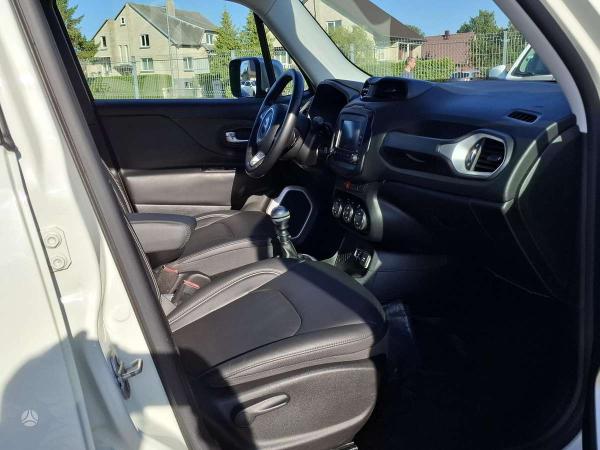 Balts Jeep Renegade 2015 Tauragė, ar dzinēja tilpumu 1.60 L un nobraukumu 142 tūkst. km par 6300 €, foto 8 vietnē AUTOMOTO.COM.LV