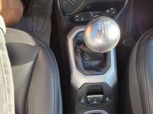 Balts Jeep Renegade 2015 Tauragė, ar dzinēja tilpumu 1.60 L un nobraukumu 142 tūkst. km par 6300 €, foto 16 vietnē AUTOMOTO.COM.LV