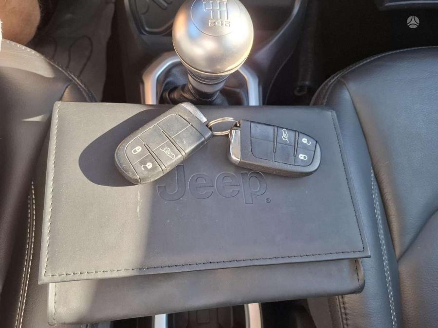 Balts Jeep Renegade 2015 Tauragė, ar dzinēja tilpumu 1.60 L un nobraukumu 142 tūkst. km par 6300 €, foto 17 vietnē AUTOMOTO.COM.LV