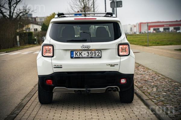 White Jeep Renegade 2016 in Riga, with an engine capacity of 2.00 L and mileage of 0 thousand km for 10990 €, photo 5 on AUTOMOTO.COM.LV