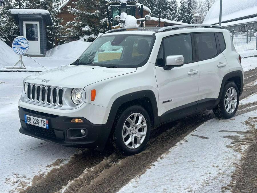 White Jeep Renegade 2016 in Utena, with an engine capacity of 1.37 L and mileage of 137 thousand km for 8200 €, photo 1 on AUTOMOTO.COM.LV