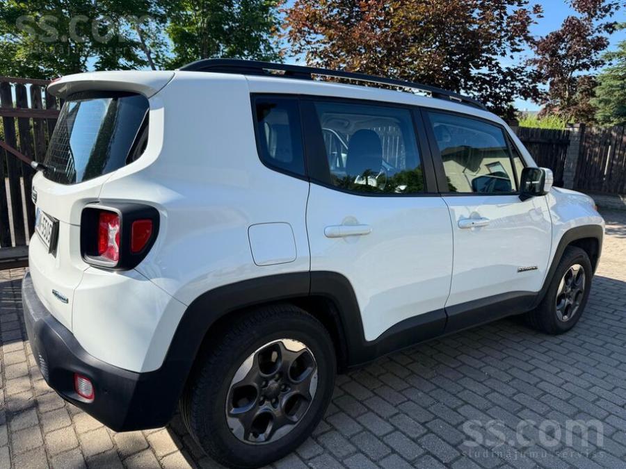 White Jeep Renegade 2017 in Riga, with an engine capacity of 1.30 L and mileage of 67 thousand km for 12000 €, photo 3 on AUTOMOTO.COM.LV
