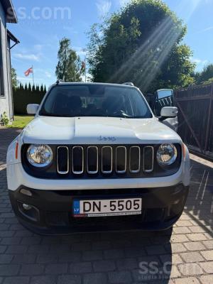 White Jeep Renegade 2017 in Riga, with an engine capacity of 1.30 L and mileage of 67 thousand km for 12000 €, photo 4 on AUTOMOTO.COM.LV