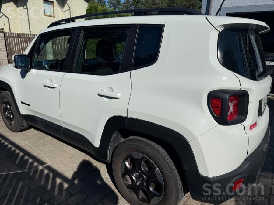 White Jeep Renegade 2017 in Riga, with an engine capacity of 1.30 L and mileage of 67 thousand km for 12000 €, photo 5 on AUTOMOTO.COM.LV