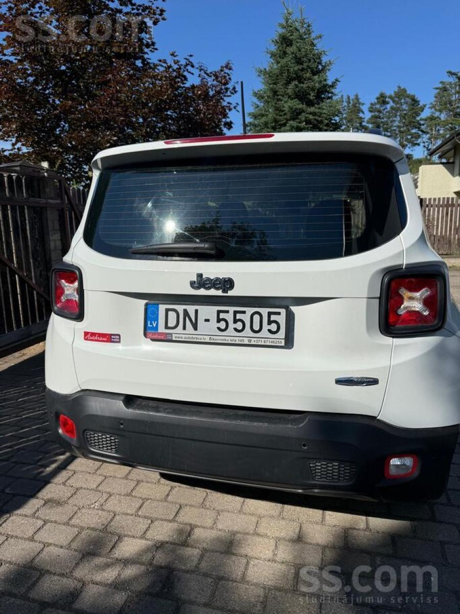 White Jeep Renegade 2017 in Riga, with an engine capacity of 1.30 L and mileage of 67 thousand km for 12000 €, photo 8 on AUTOMOTO.COM.LV